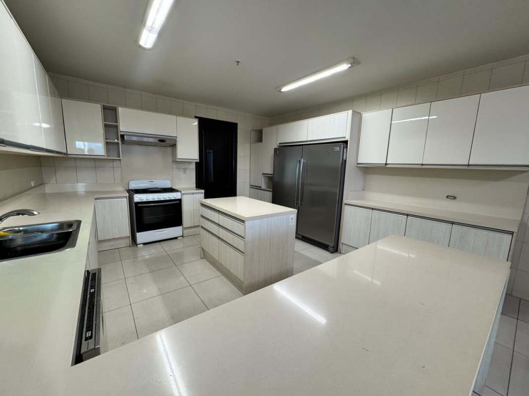 Commercial Space for Rent Flor Plaza Avenida Balboa Panama