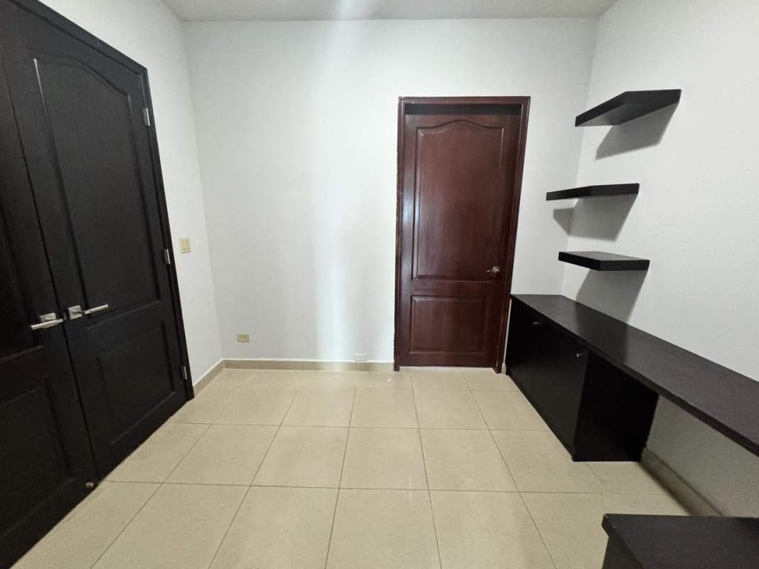 Commercial Space for Rent Flor Plaza Avenida Balboa Panama